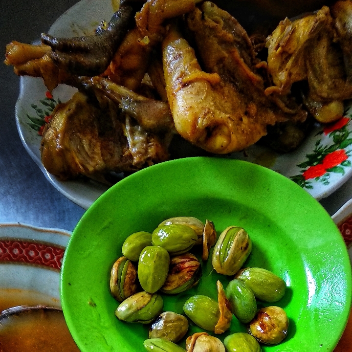Ayam Kampungan Saung Ponyo | Gue Food